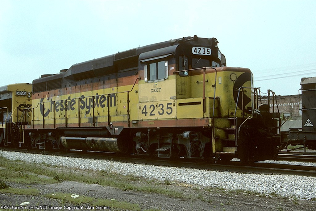 CSX GP-30 4235